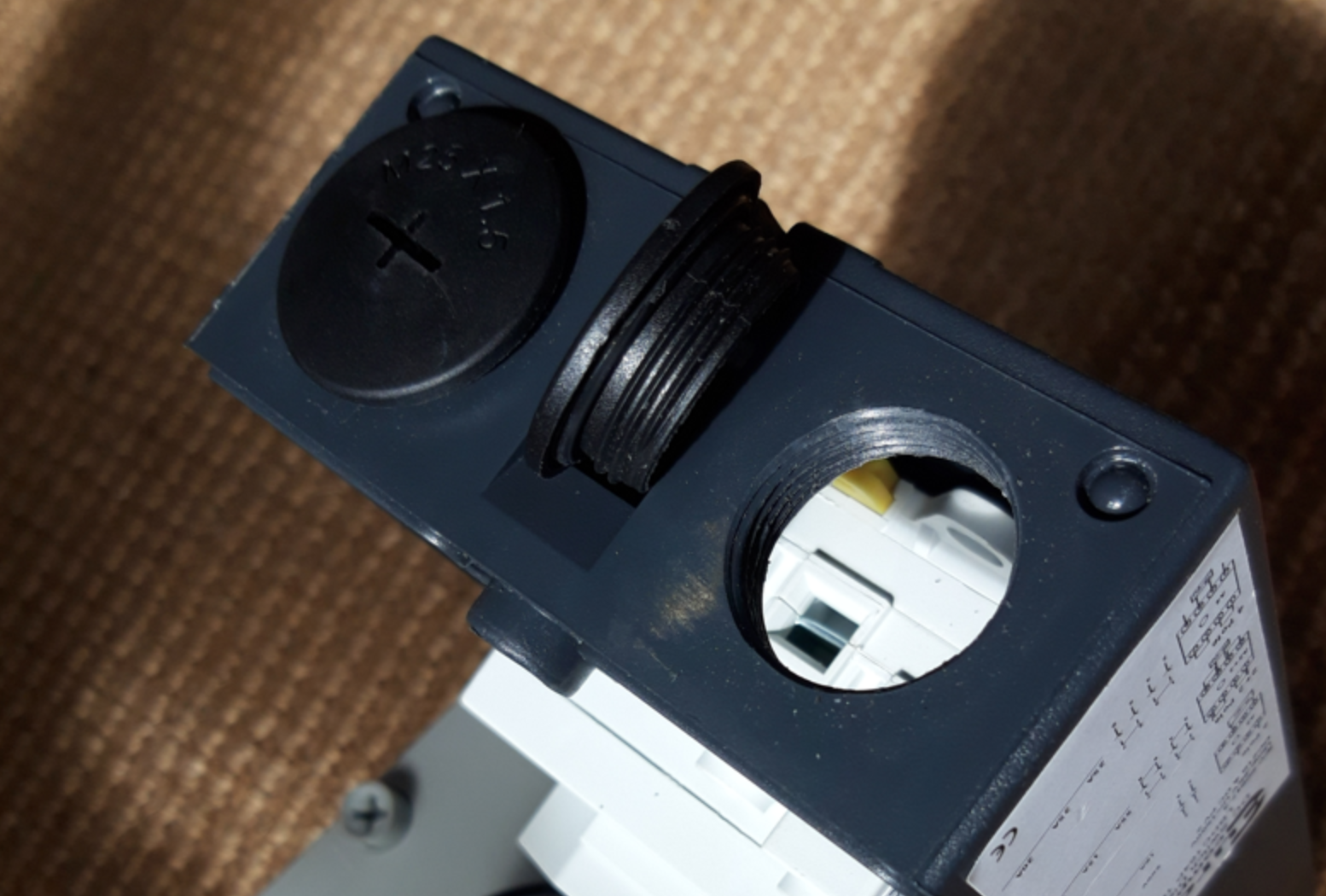 Europa Single String DC Switch Disconnector 16A 4 Pole Enclosed - Can ...